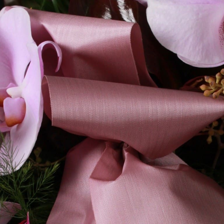 Rouwboeket uit rode rozen