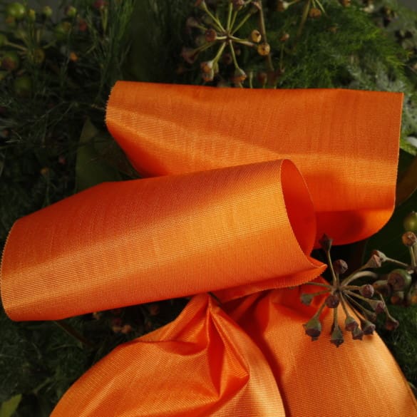 Rouwboeket uit rode rozen