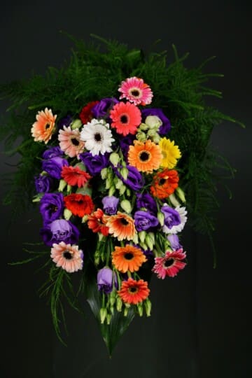 eenvoudig rouwboeket gerbera's rouwbloemen voor uitvaart in Rotterdam