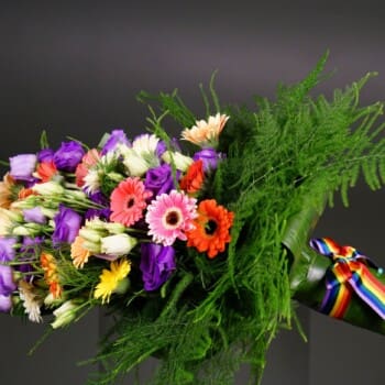 rouwboeket met lint rouwbloemen voor uitvaart in Rotterdam bestellen
